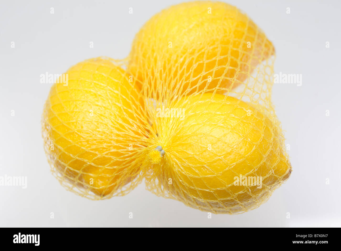 Lemon, whole, studio shot Stock Photo - Alamy