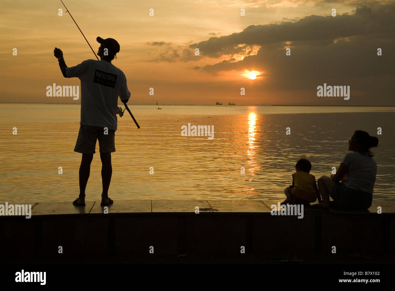 Manila Bay Walk Stock Photo - Alamy