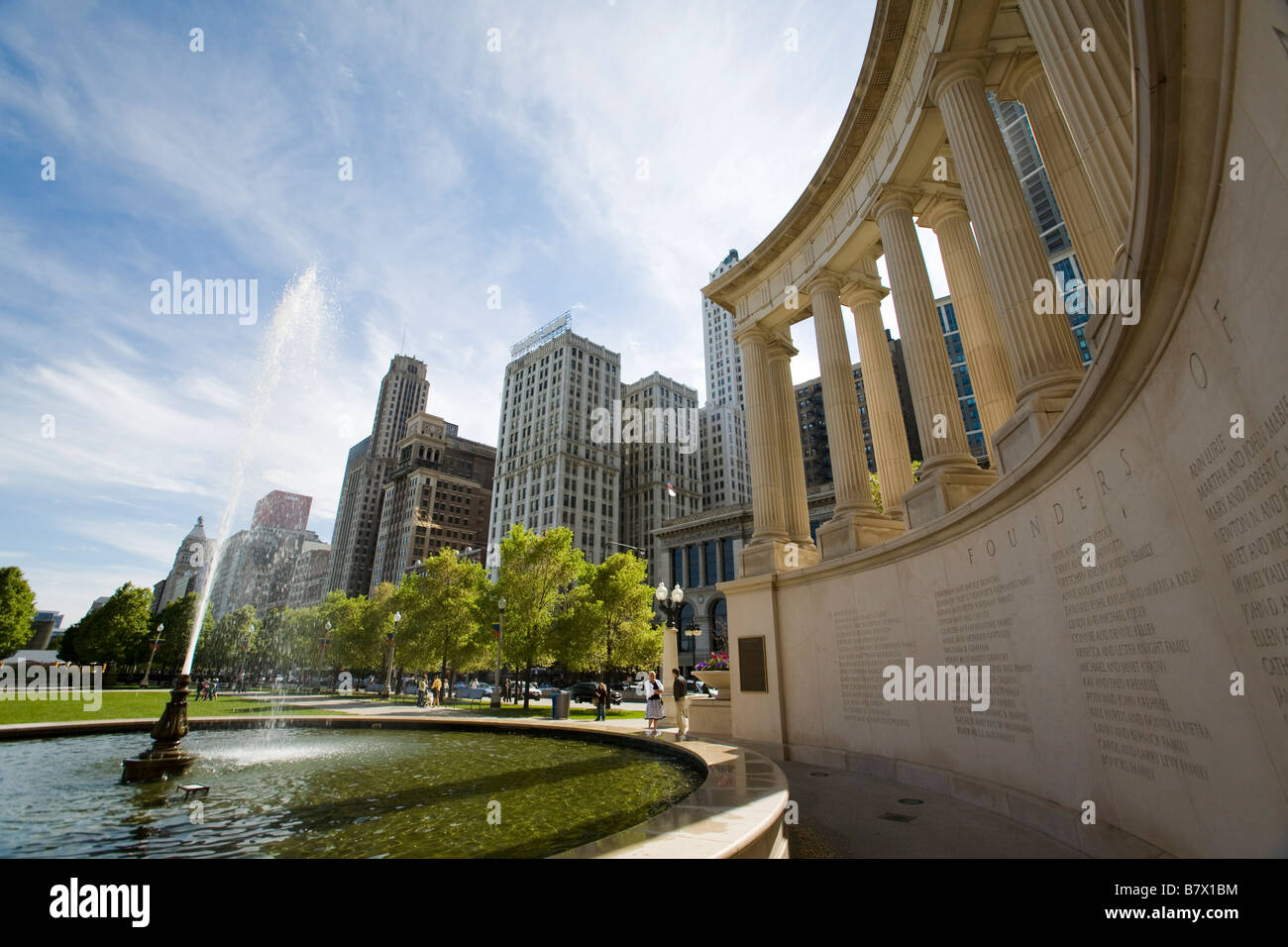 ILLINOIS Chicago Wrigley Square and Millennium Monument in Millennium ...