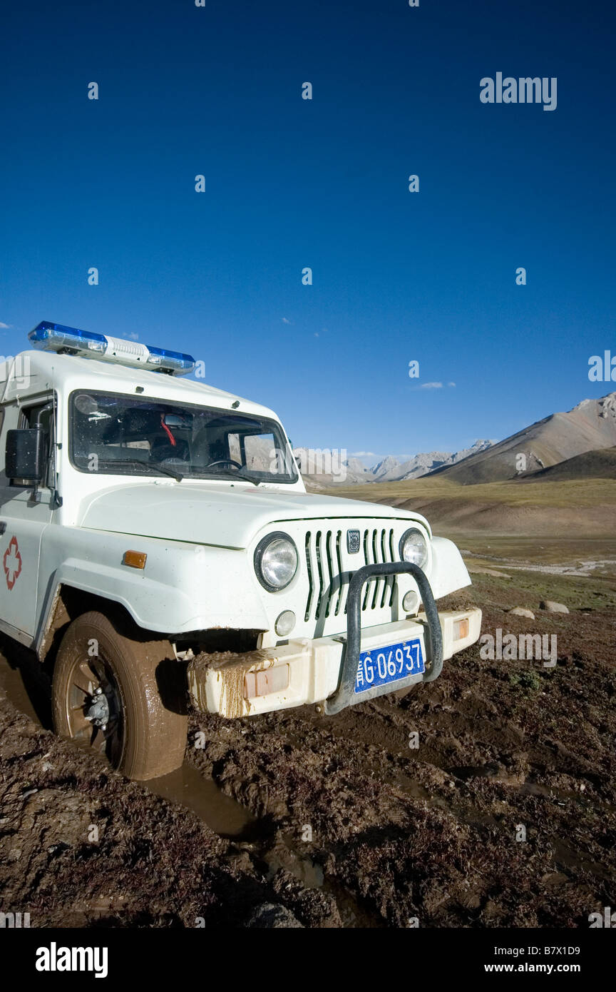 Car stuck in mud on the Tibetan plateau Stock Photo - Alamy