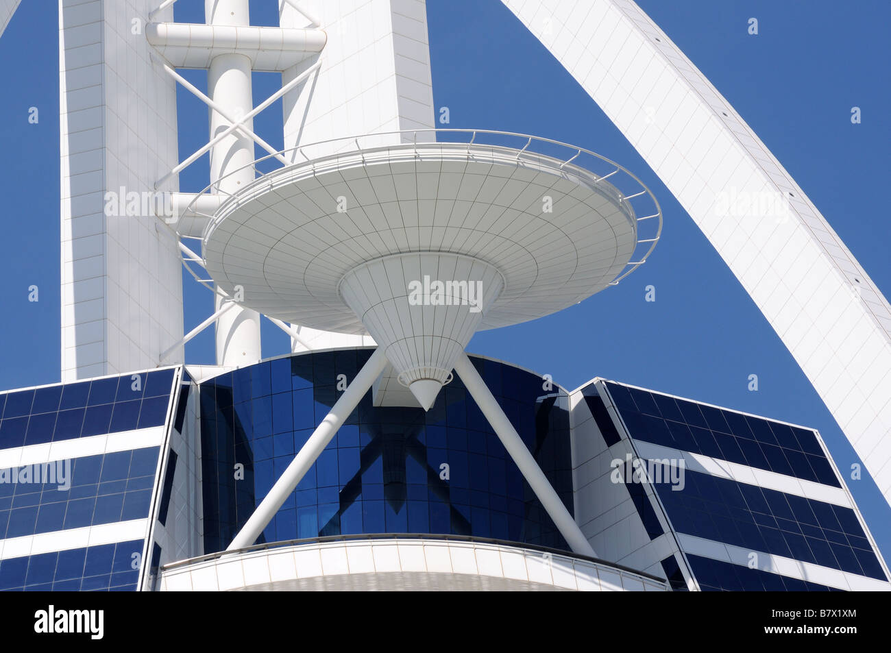 Helipad building hi-res stock photography and images - Alamy