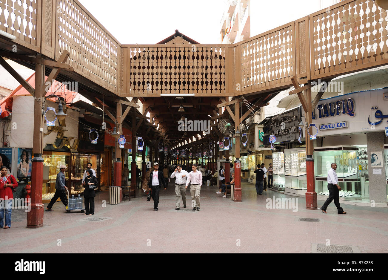People shopping souk in dubai hi-res stock photography and images - Alamy