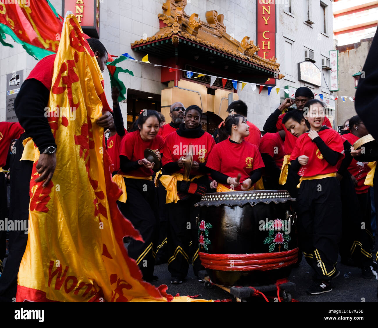 Chinese drumming hi-res stock photography and images - Alamy