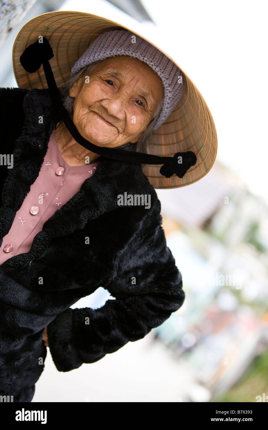 Old vietnamese woman hi-res stock photography and images - Alamy