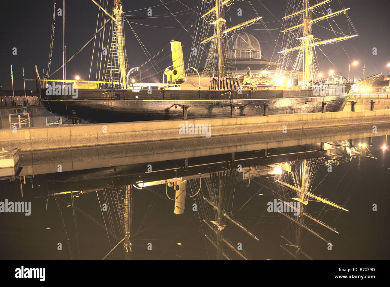 Explore dundee hi-res stock photography and images - Alamy