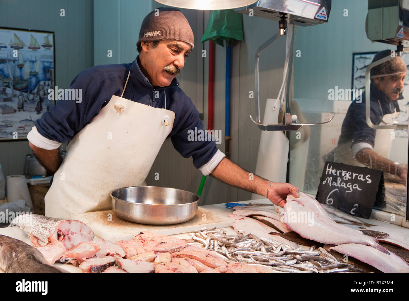 Person selling fish hi-res stock photography and images - Alamy