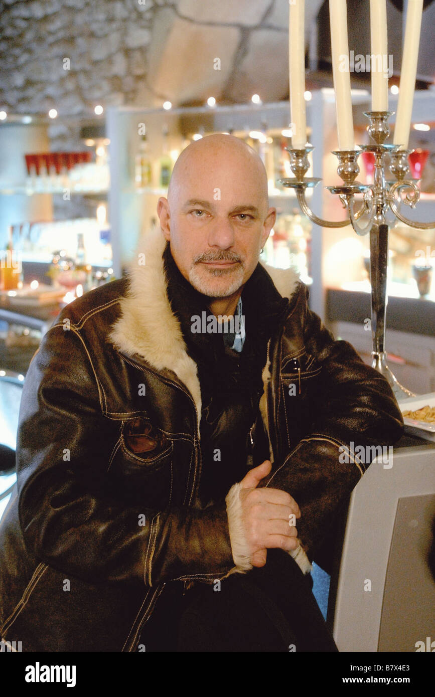 xXx Year: 2002 USA Director: Rob Cohen Rob Cohen Shooting picture Stock ...