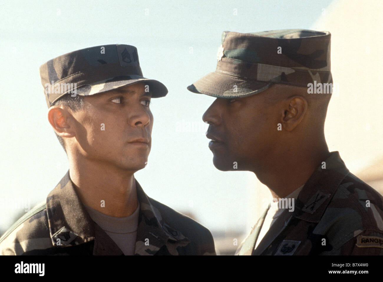 Courage Under Fire Year: 1996 USA Denzel Washington , Lou Diamond Phillips Director: Edward ...