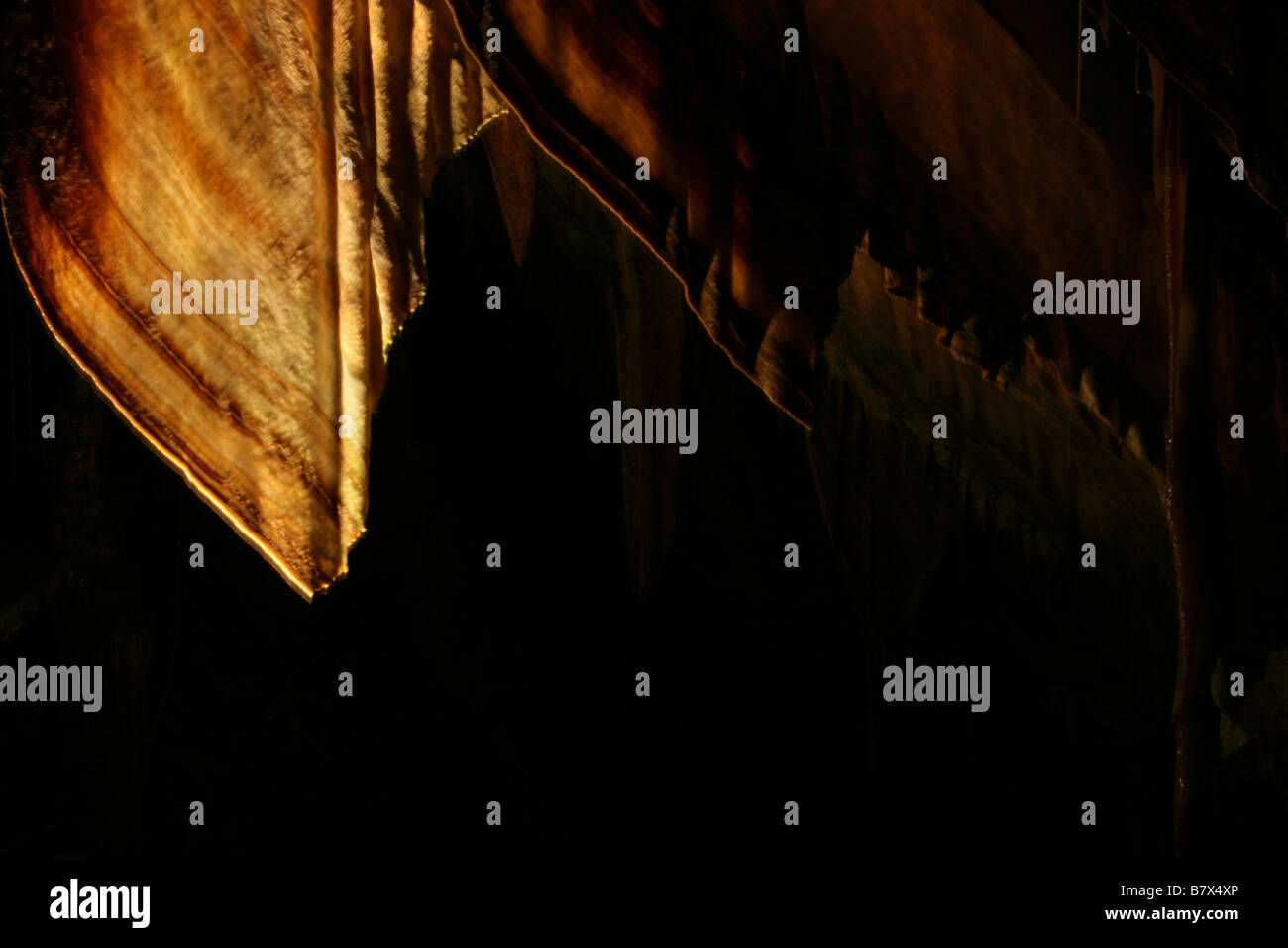 Cave drapery hi-res stock photography and images - Alamy