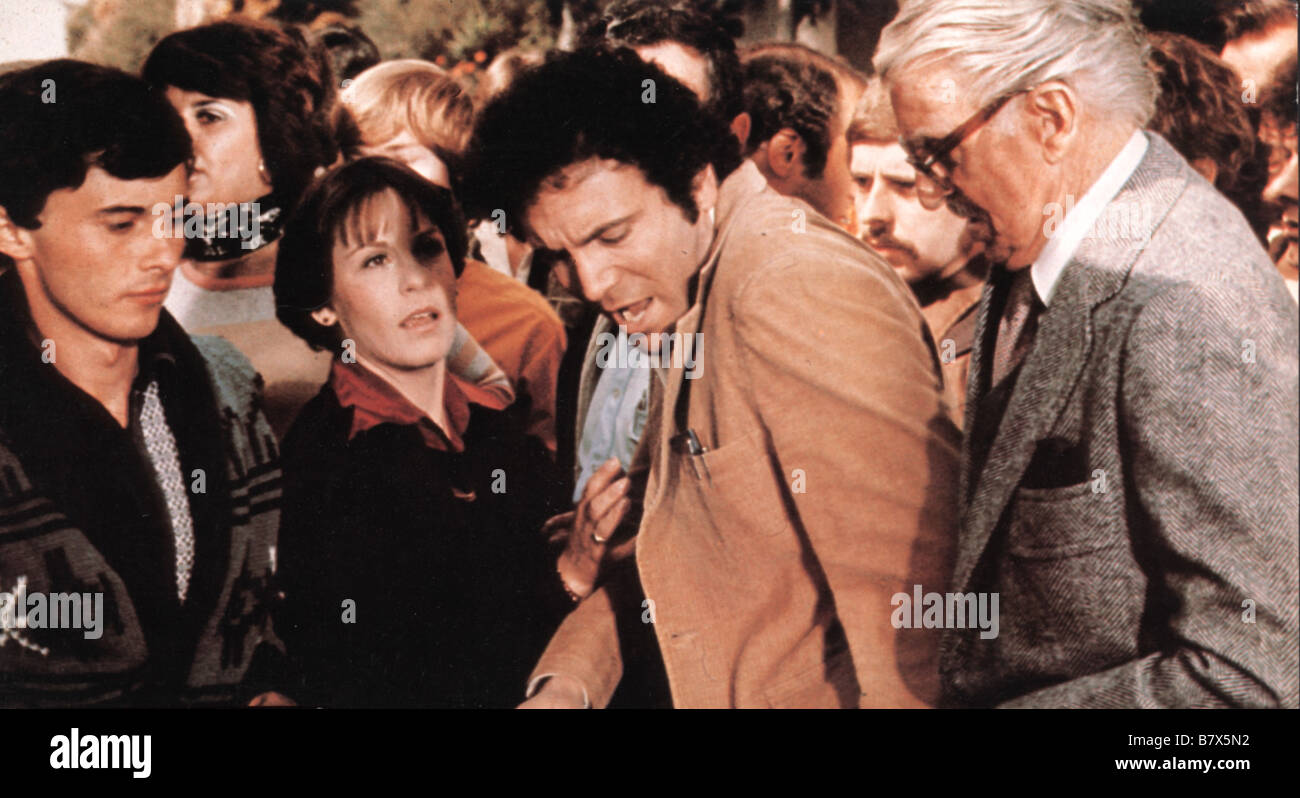 Two Minute Warning Year: 1976 USA Director: Larry Peerce Beau Bridges ...