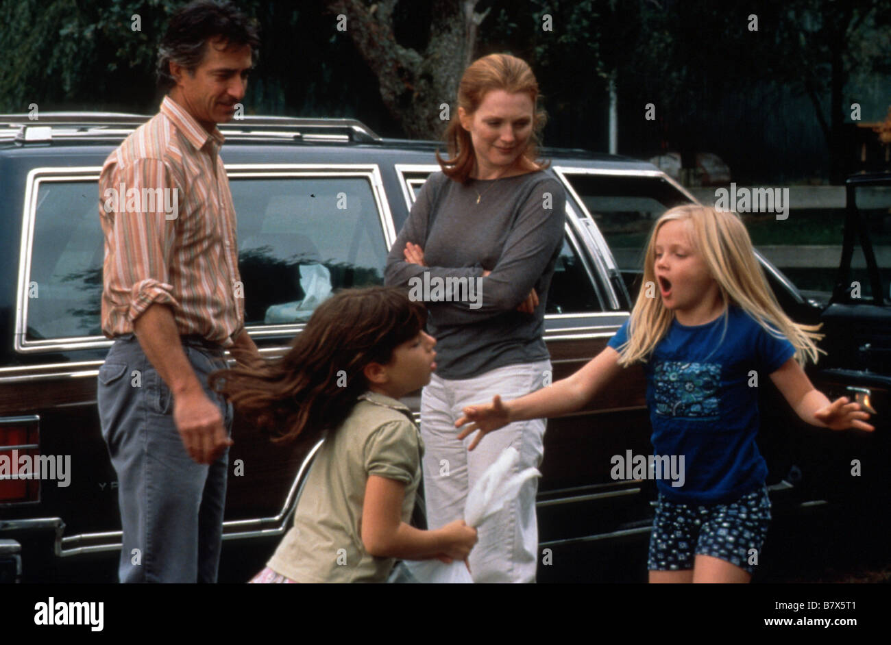 une carte du monde Map of the World, A Year: 1999 USA Julianne Moore ...