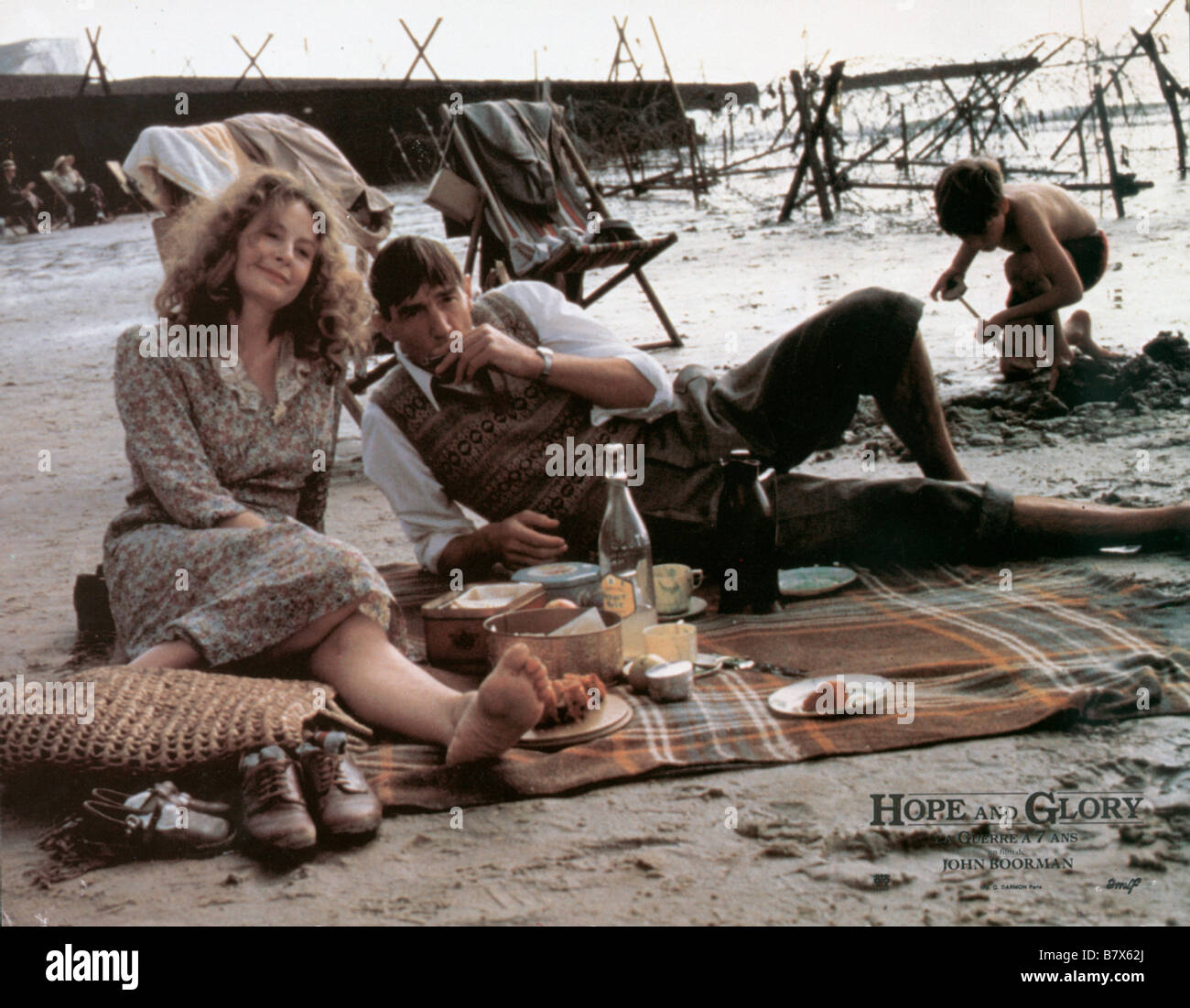 Hope and Glory Year: 1987 UK Director: John Boorman Sarah Miles, David ...