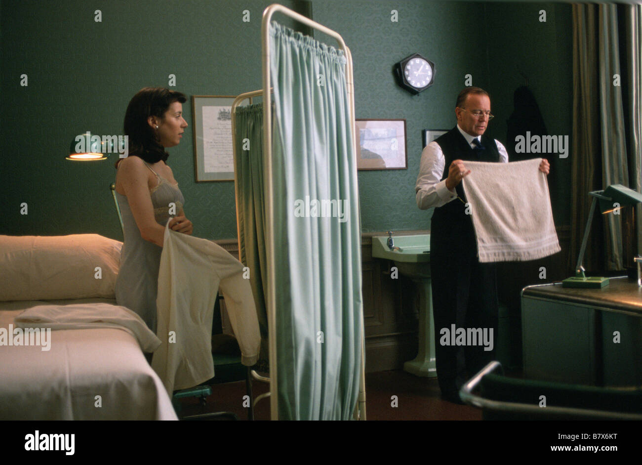 Vera Drake Vera Drake Year: 2004 - UK Sally Hawkins, Nicky Henson ...