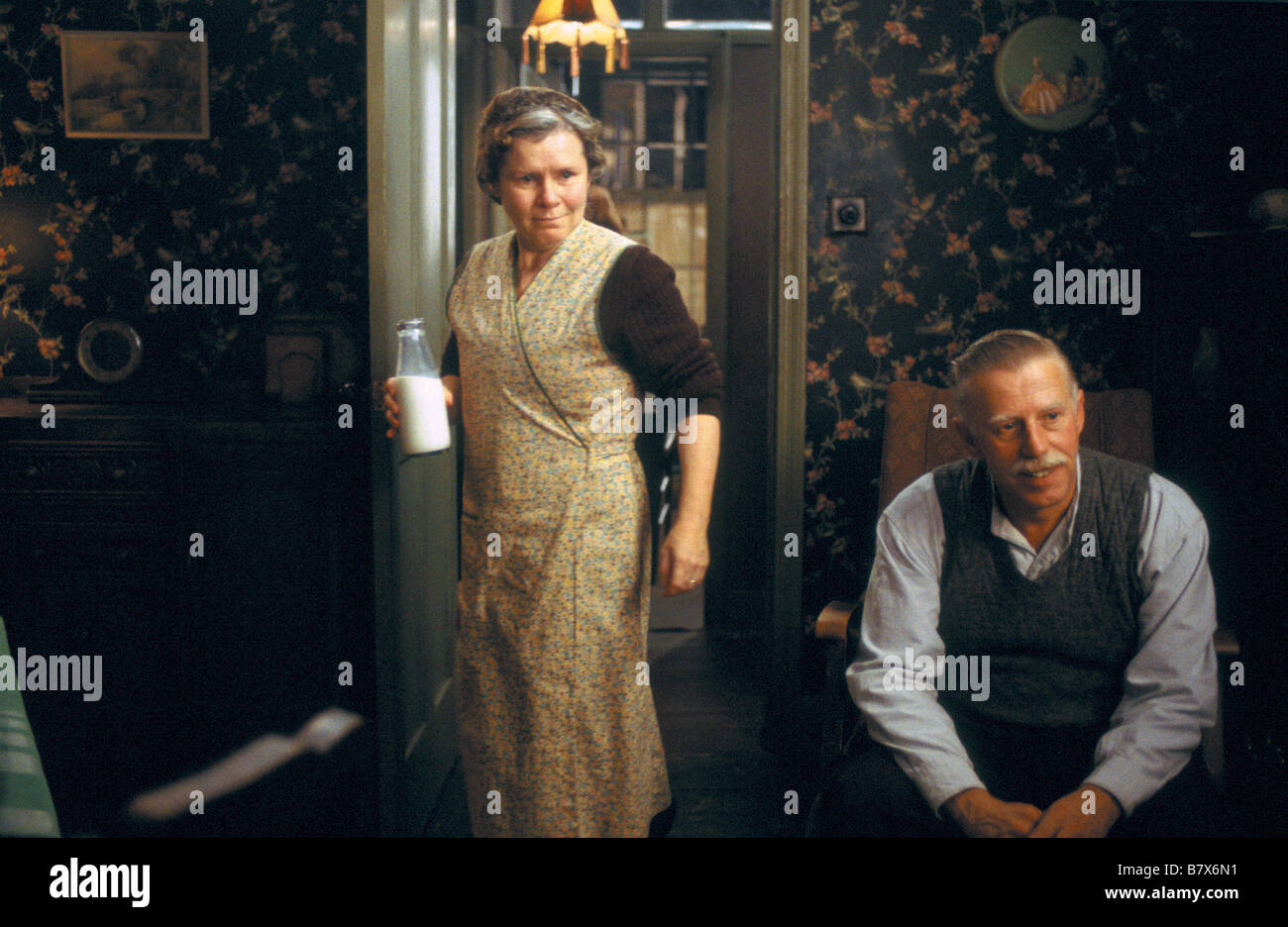 Vera Drake Vera Drake Year: 2004 - UK Philip Davis, Imelda Staunton ...