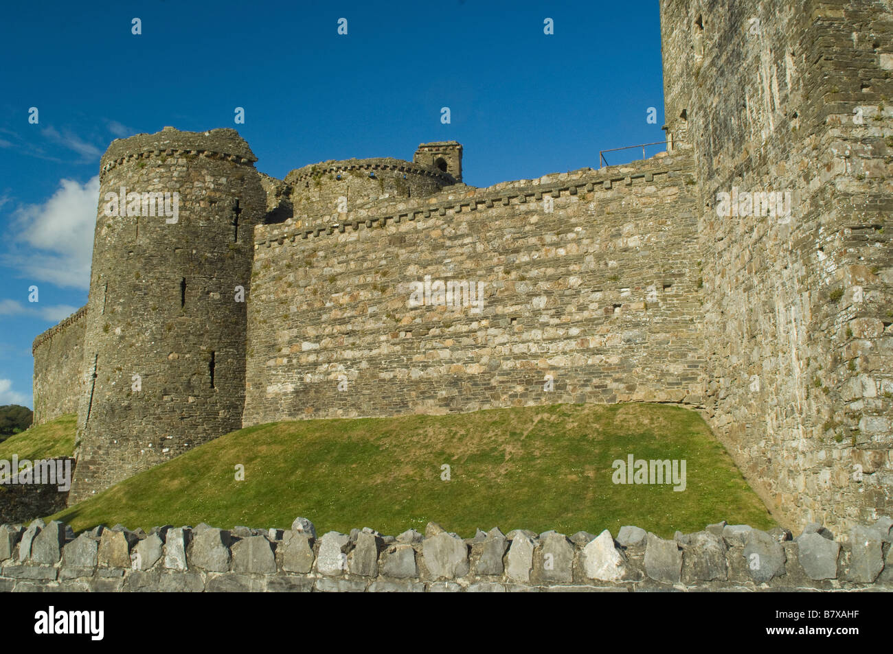 Kidwelly or Cydweli Castle Walls and defensive towers Stock Photo - Alamy