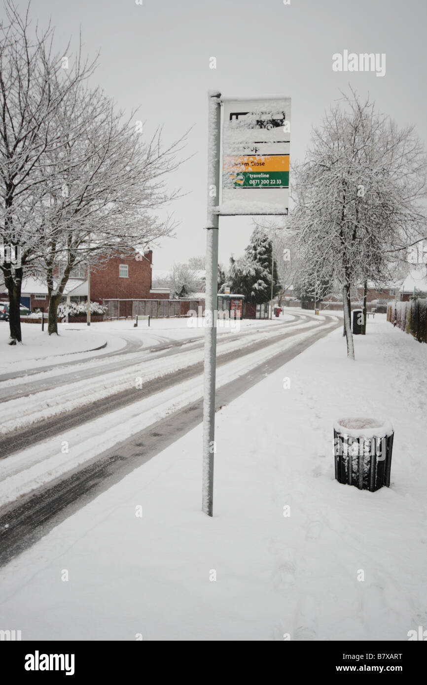 Bus stop snow hi-res stock photography and images - Alamy