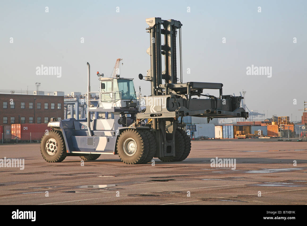 Vehicle handling port hi-res stock photography and images - Alamy