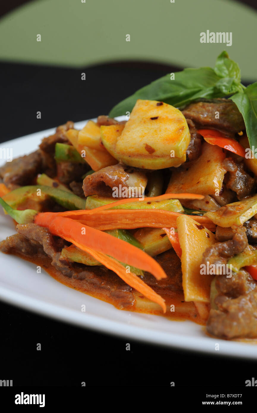 Chinese pan fried beef Stock Photo - Alamy