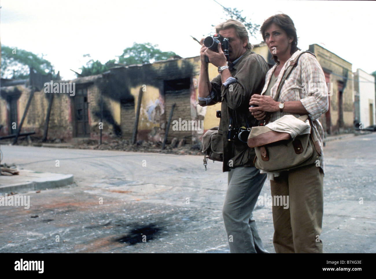 Under Fire Year: 1983 USA Nick Nolte, Joanna Cassidy Director: Roger ...