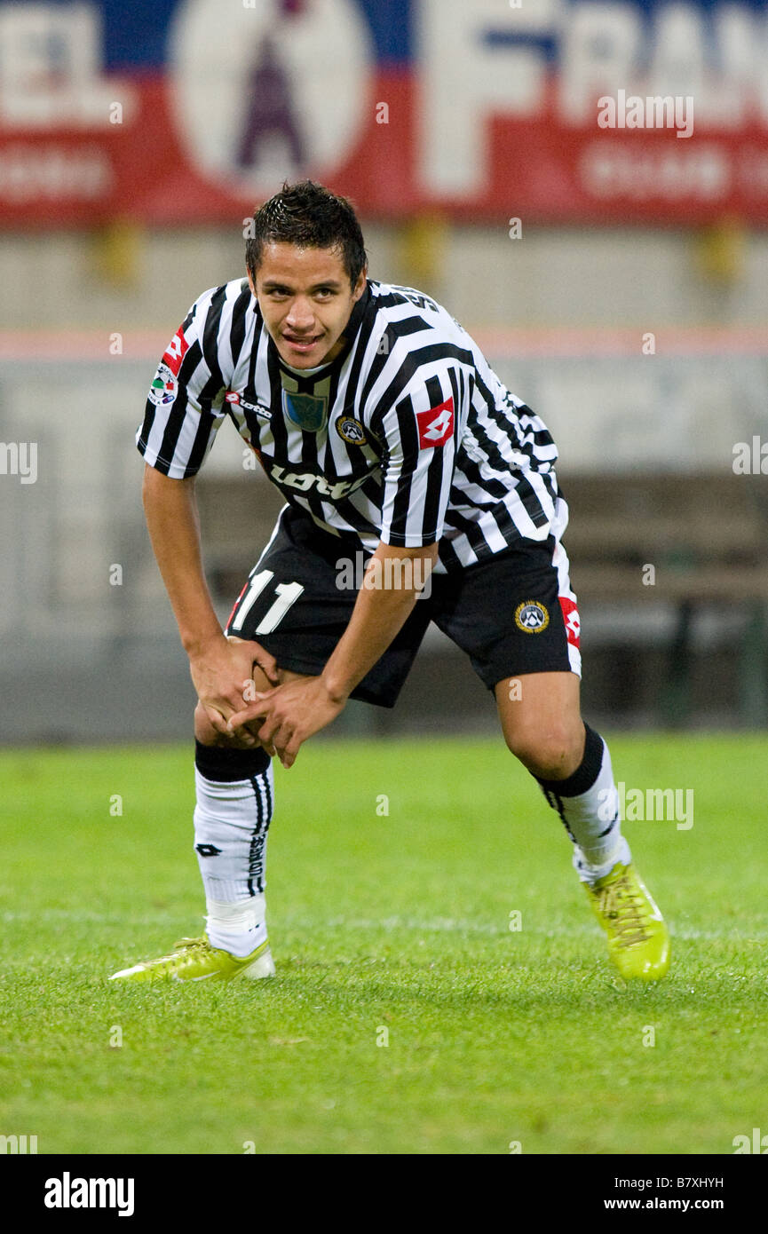 Football alexis sanchez hi-res stock photography and images - Alamy