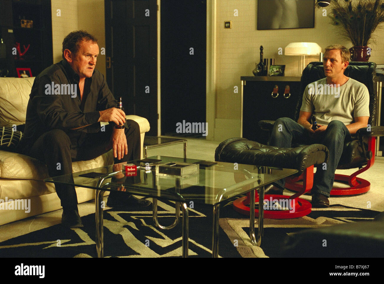 Layer Cake Year: 2004 - UK Colm Meaney, Daniel Craig Director: Matthew ...