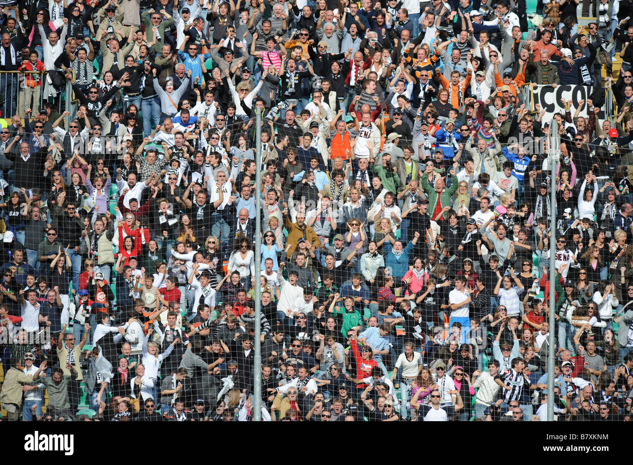 Football fans in italy hi-res stock photography and images - Alamy