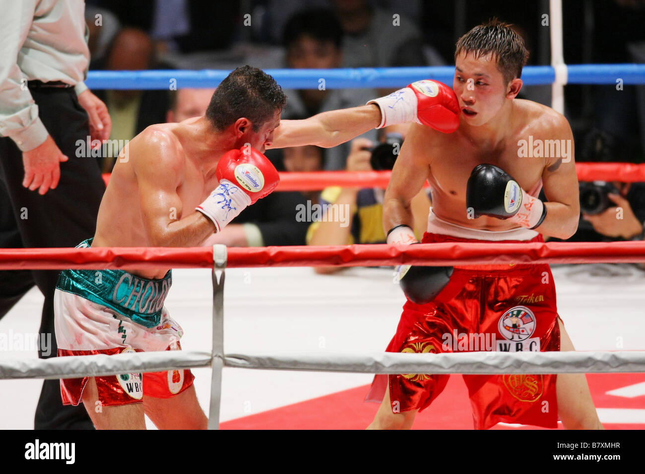 L to R Oscar Larios Takahiro Aoh OCTOBER 16 2008 Boxing World Boxing ...