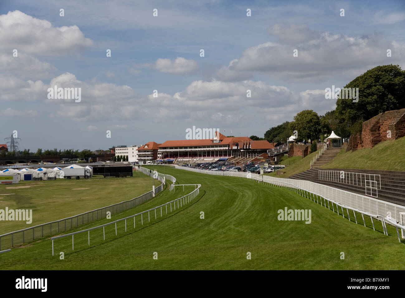 Chester roodee racecourse hi-res stock photography and images - Alamy