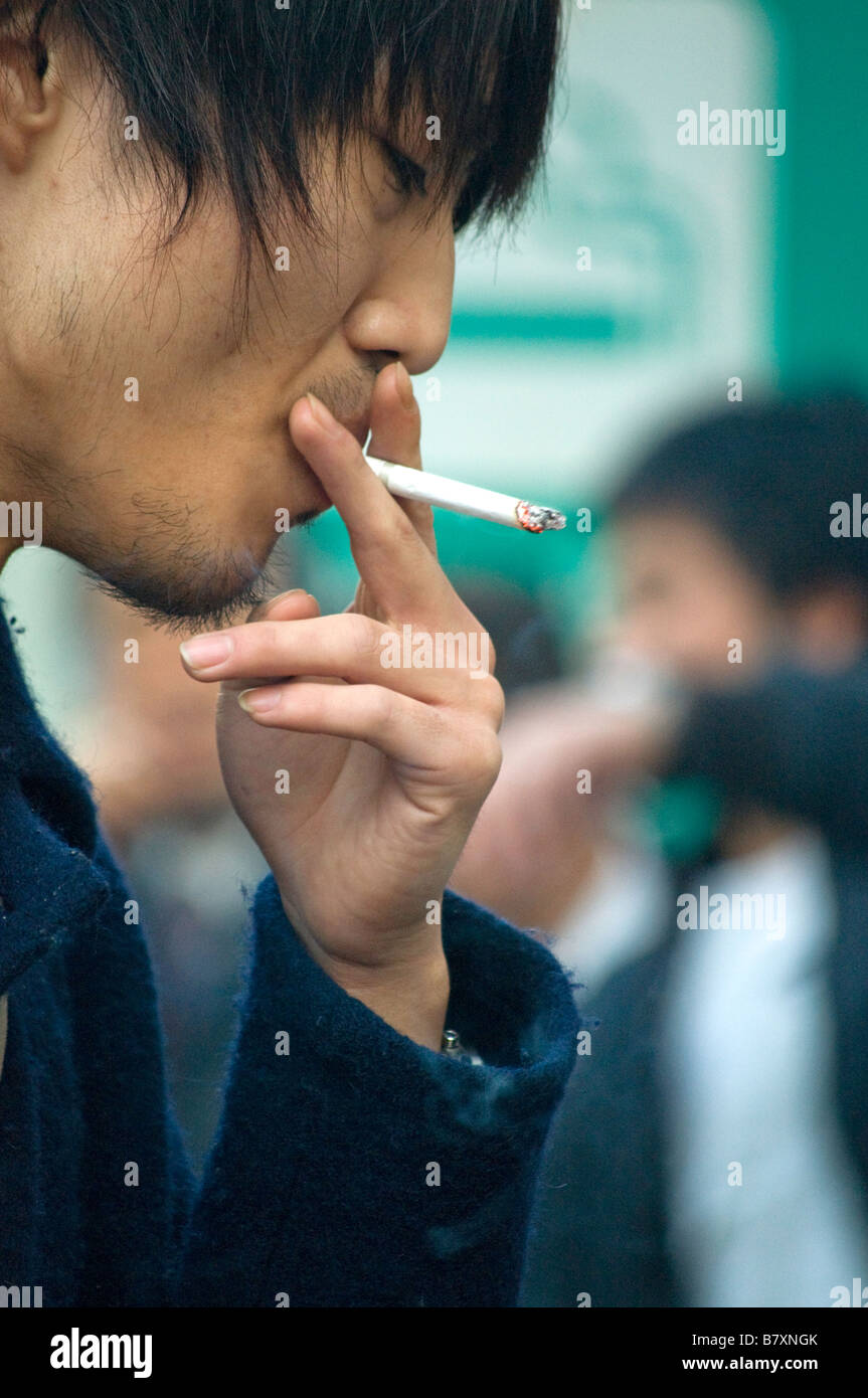 Public cigarette smoking hi-res stock photography and images - Alamy