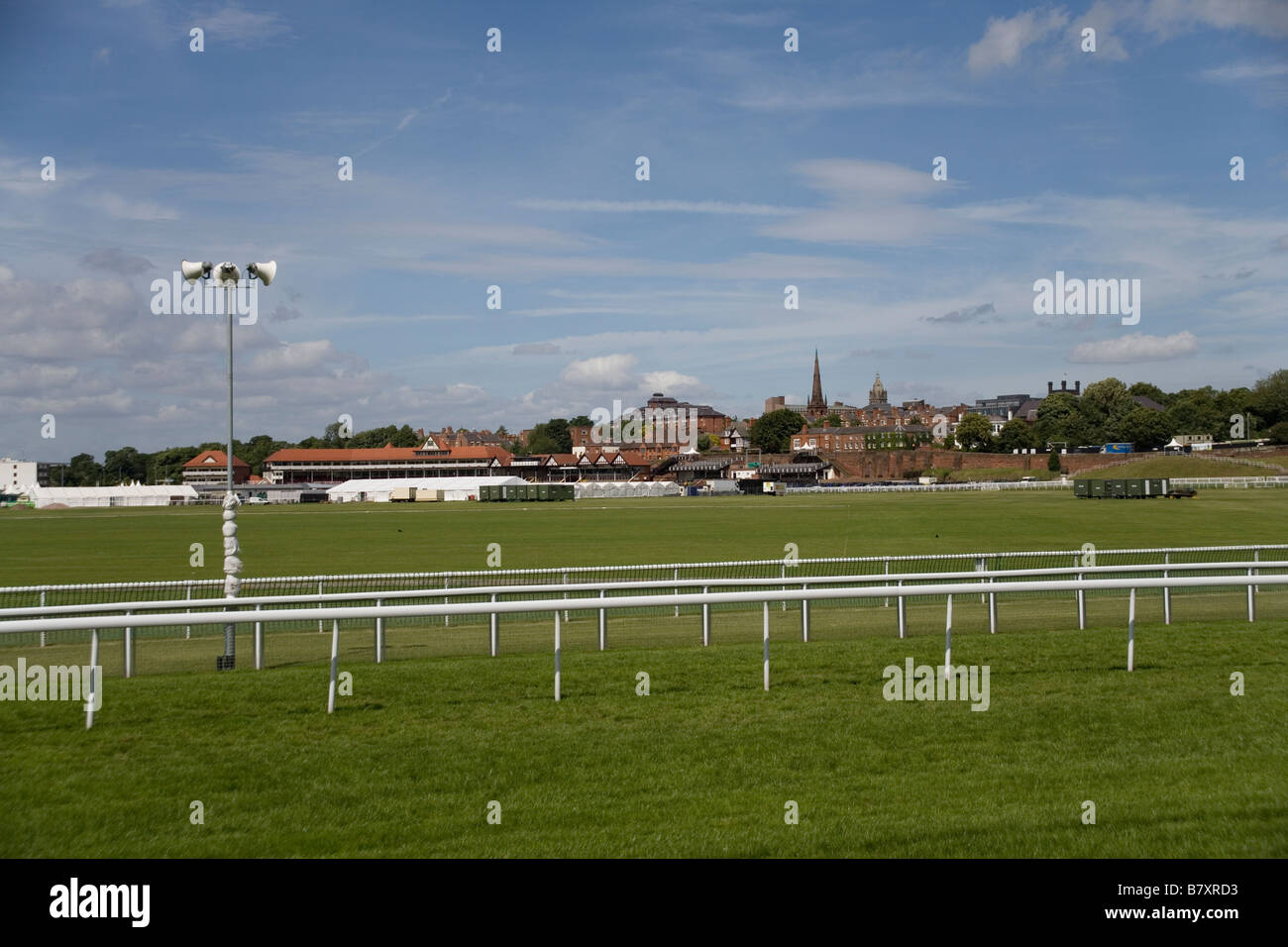 Chester roodee racecourse hi-res stock photography and images - Alamy