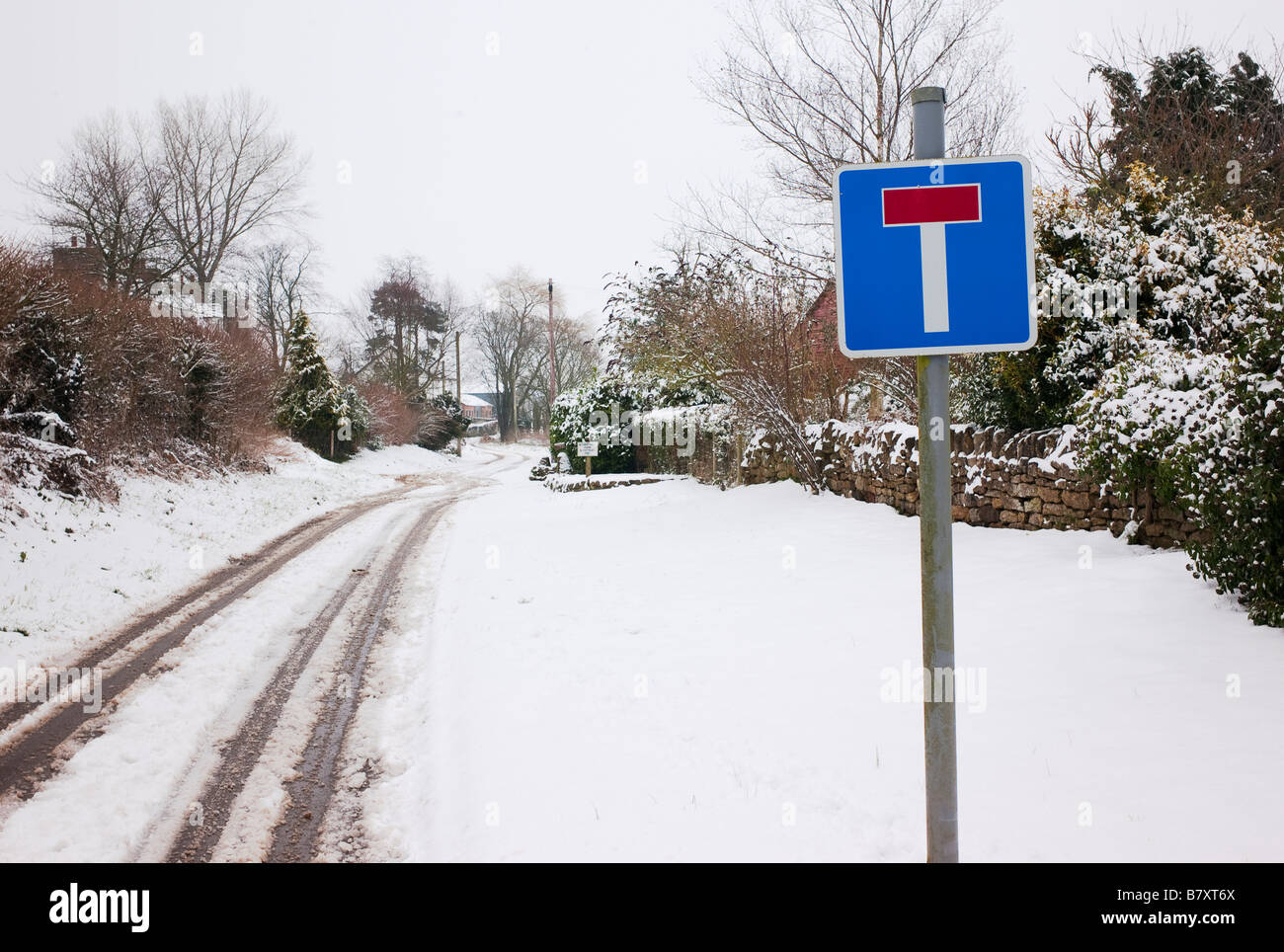 No Through Road Sign Stock Photos & No Through Road Sign Stock Images ...