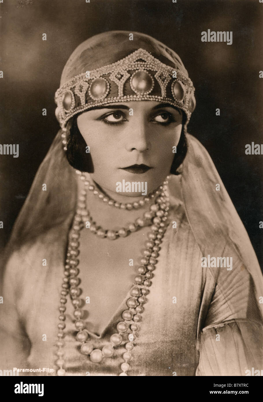 Pola negri hi-res stock photography and images - Alamy