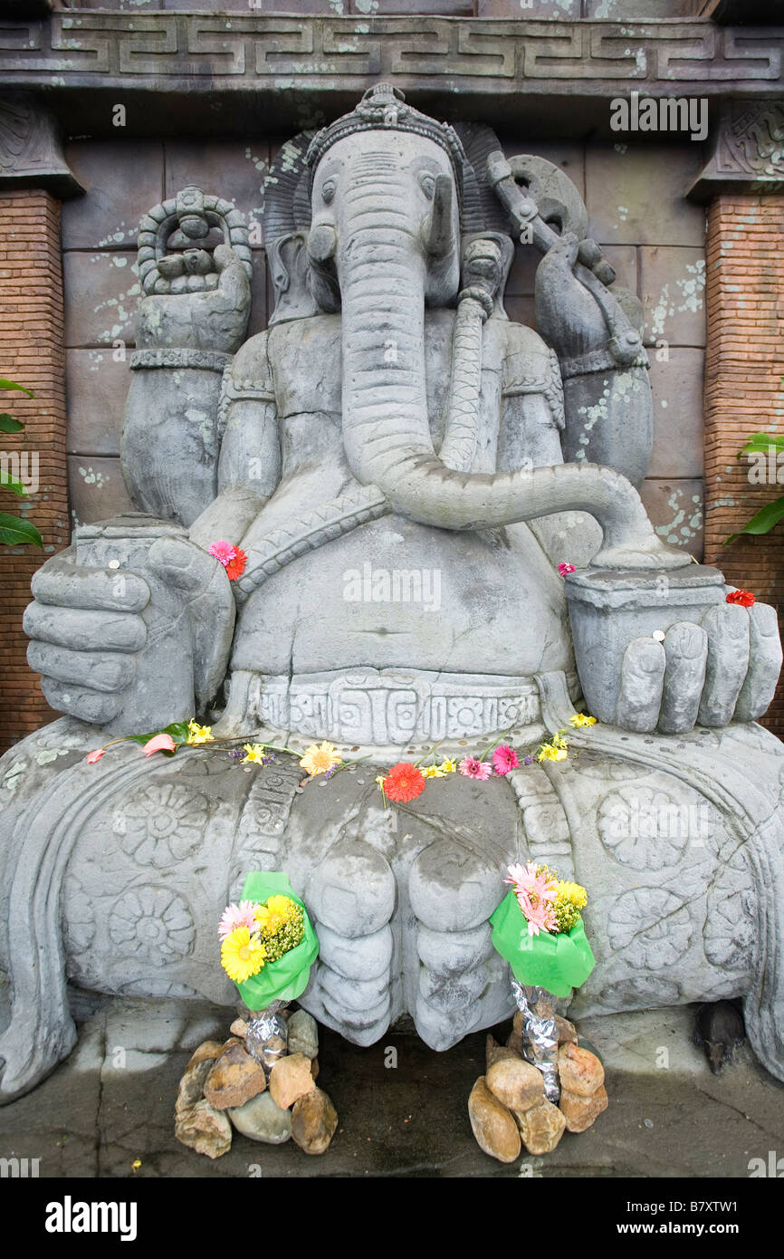 Stone statue of hindu god Ganesha Stock Photo - Alamy
