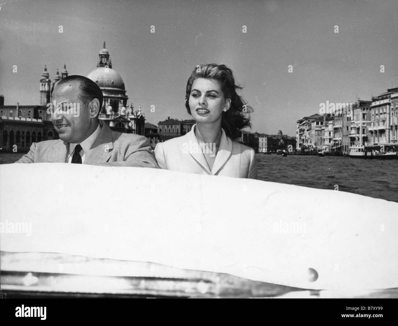 Sophia Loren et Nick Perry in Venice 1955 Stock Photo - Alamy