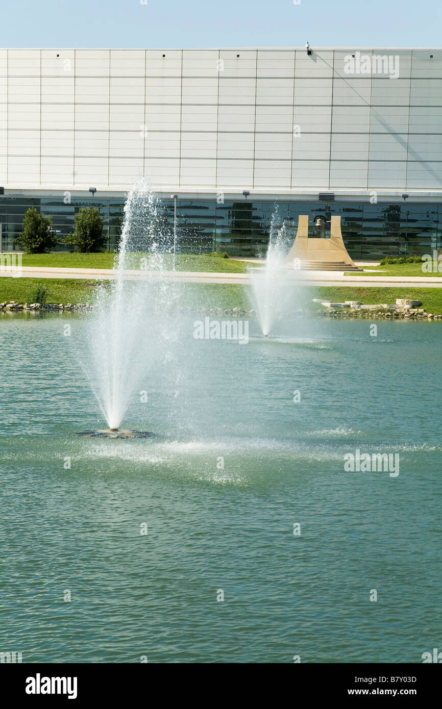 Fountain campus hi-res stock photography and images - Alamy