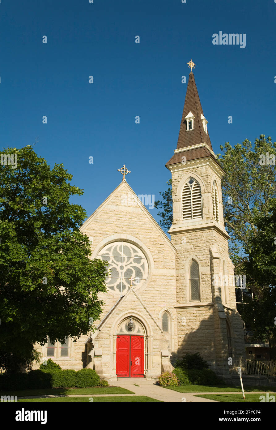 Church with red door hi-res stock photography and images - Alamy