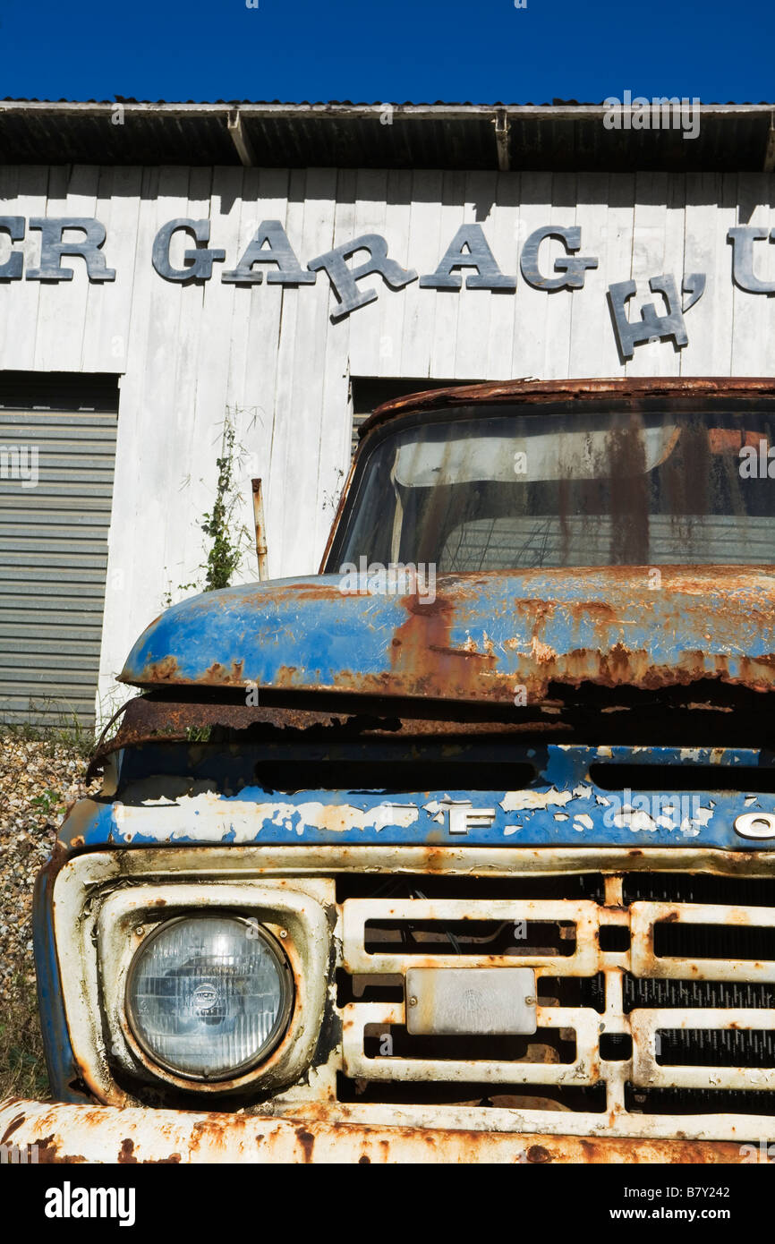 Broken car funny hi-res stock photography and images - Alamy