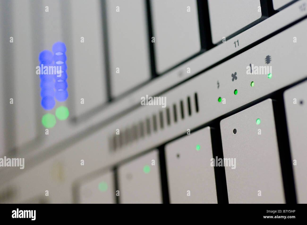 Rack storage server hi-res stock photography and images - Alamy