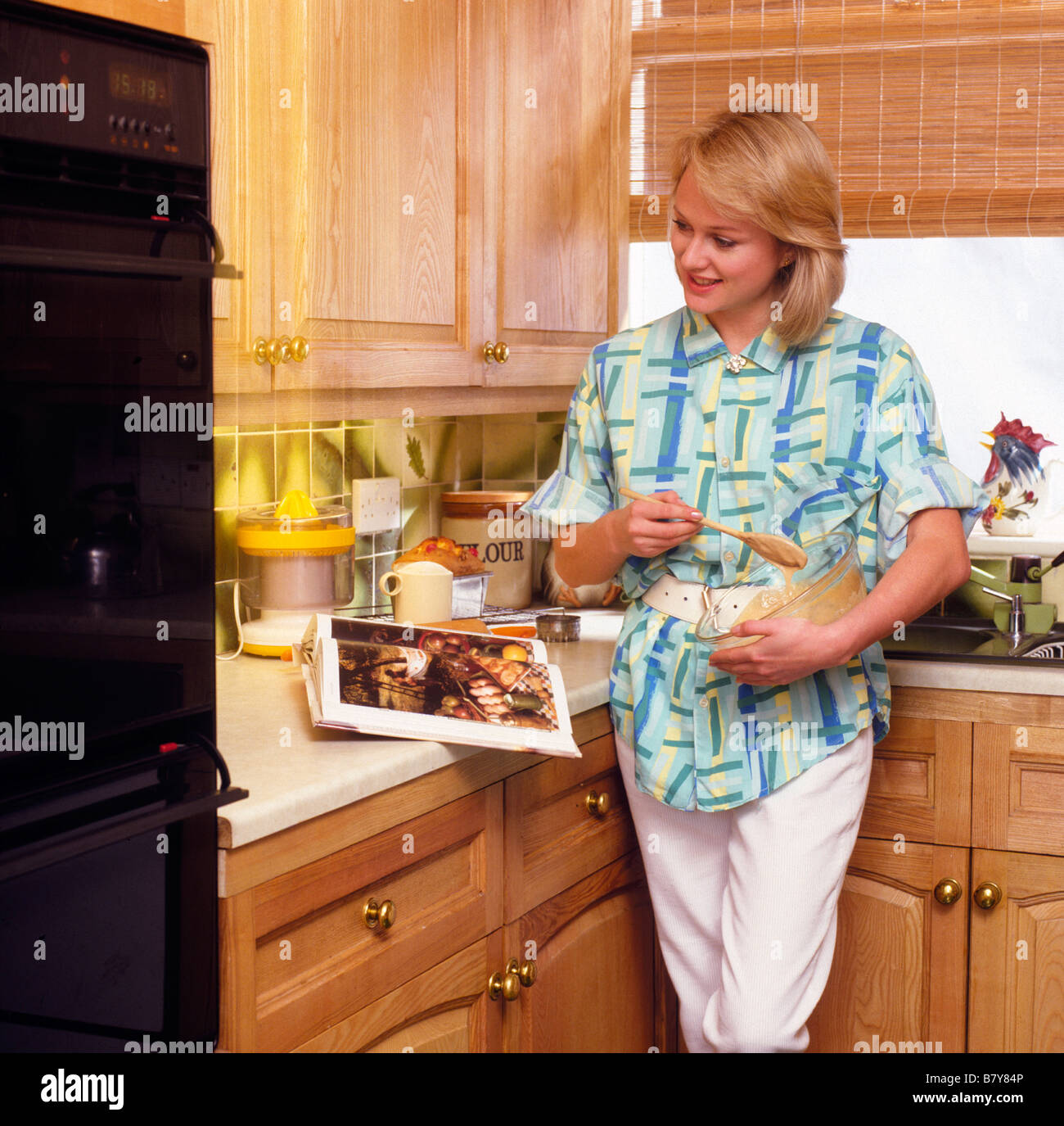 Making cakes in the kitchen Stock Photo - Alamy