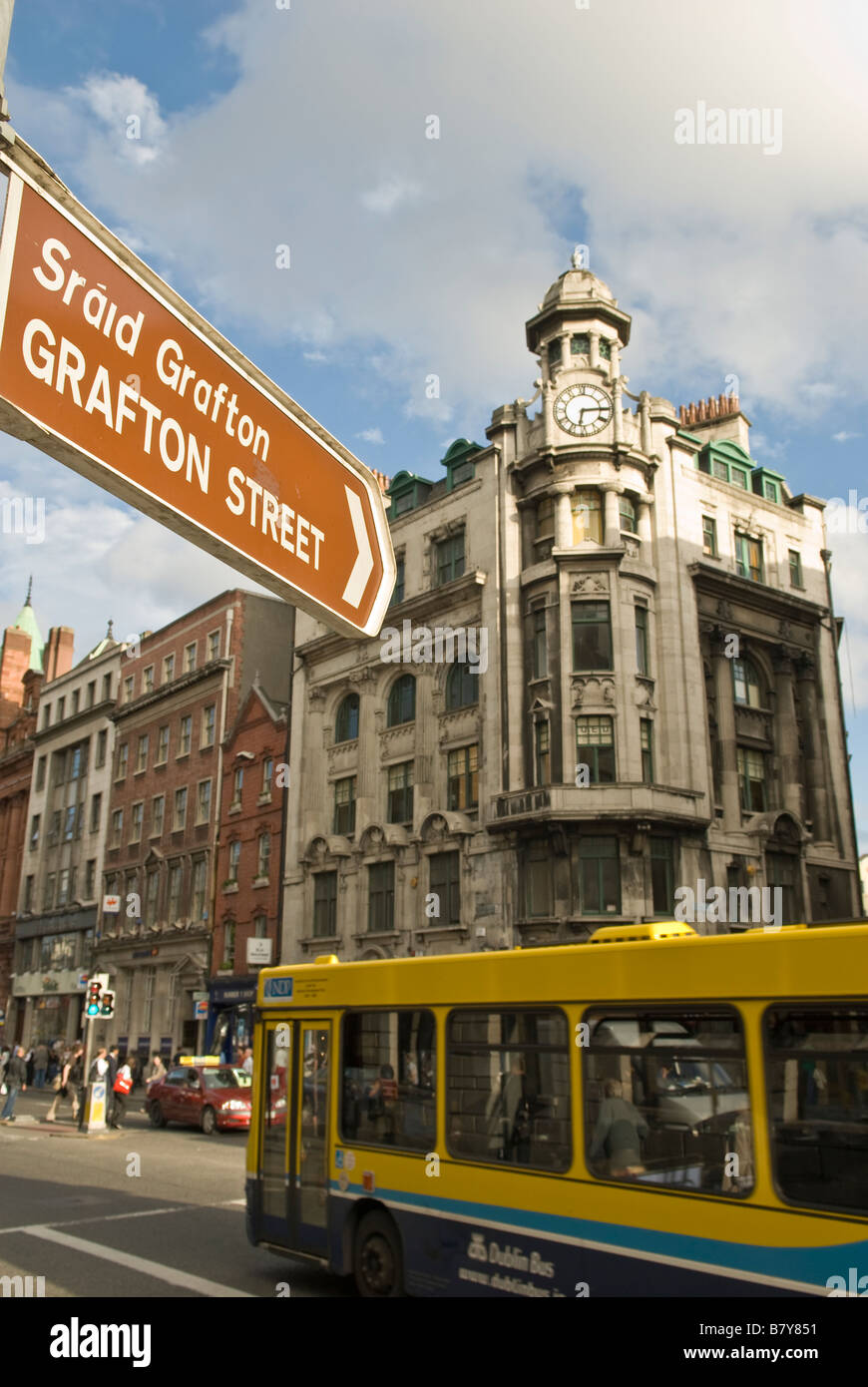 Grafton street sign hi-res stock photography and images - Alamy