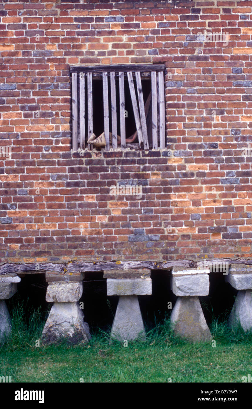 Traditional granary stones hi-res stock photography and images - Alamy