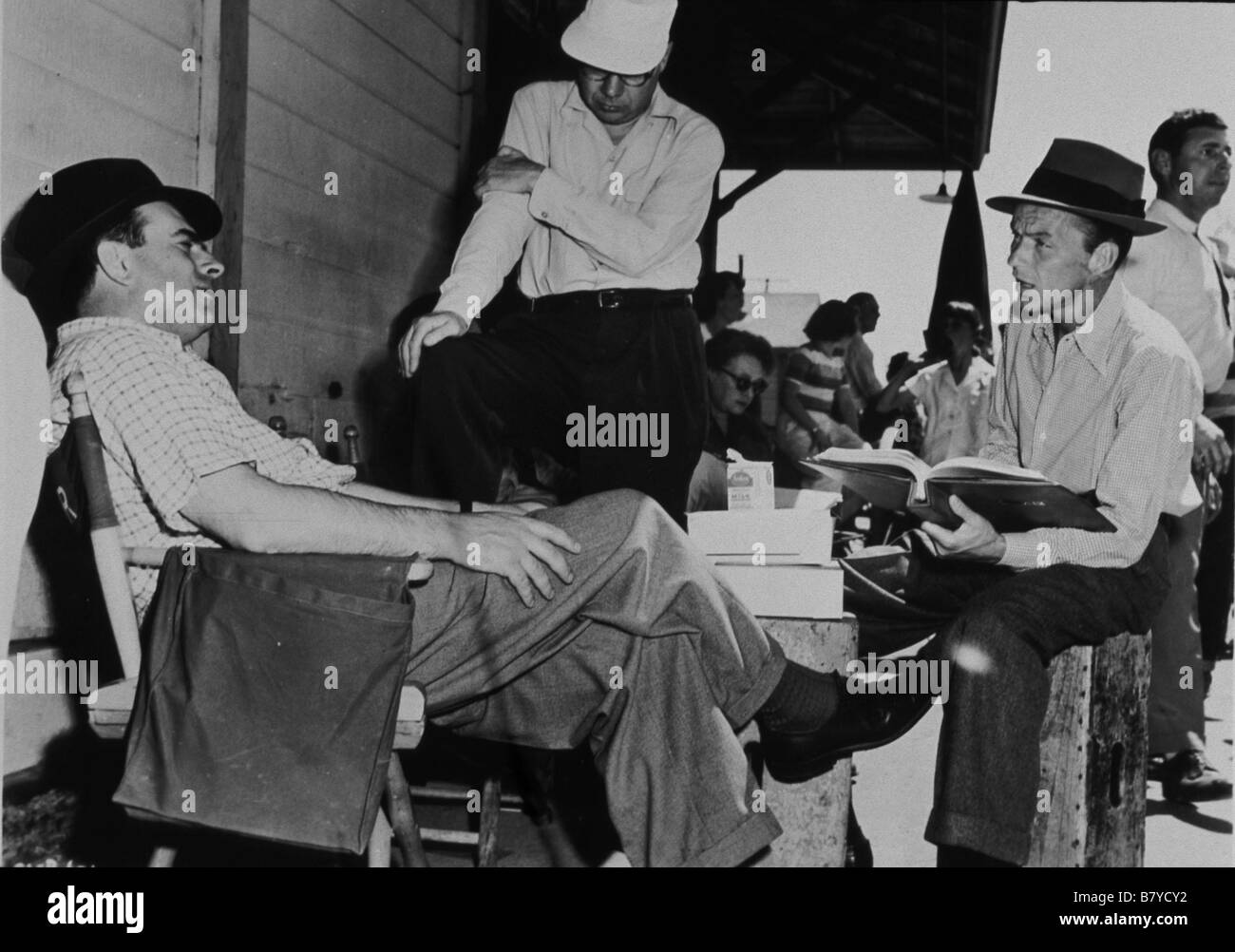 Lewis Allen Lewis Allen Lewis Allen et Frank Siniatra sur le tournage ...