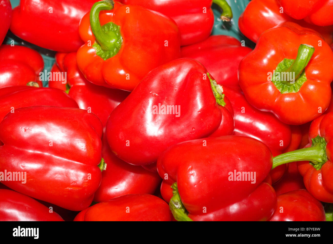 Five bell peppers hi-res stock photography and images - Alamy
