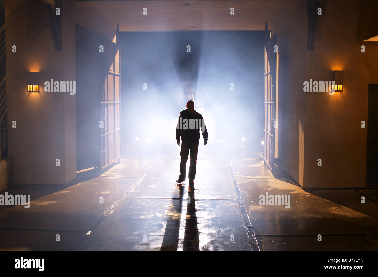 Bruce Willis Hostage 2005 High Resolution Stock Photography and Images - Alamy