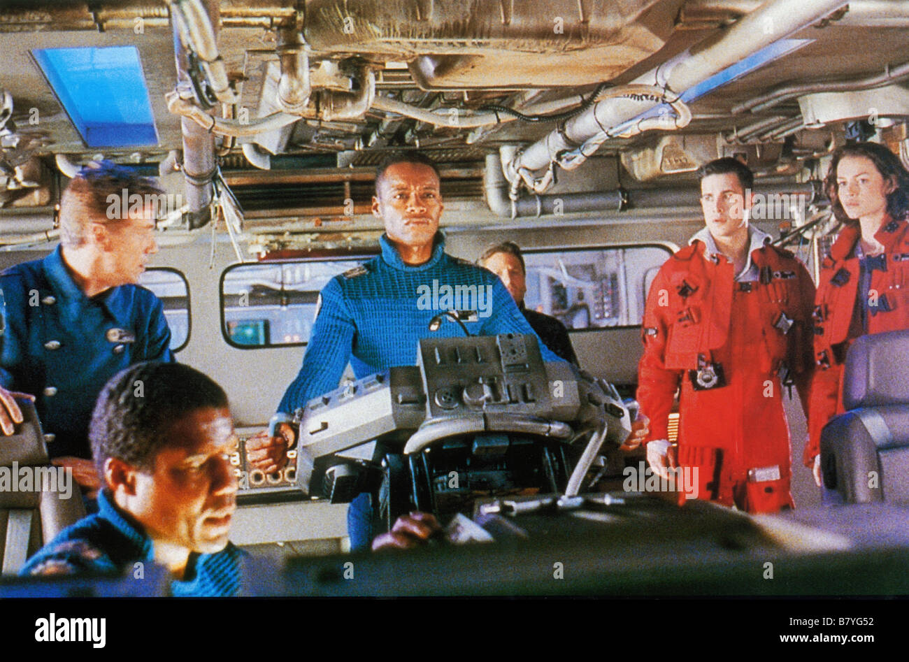 Wing Commander Year: 1999 USA Saffron Burrows, Freddie Prinze Jr ...