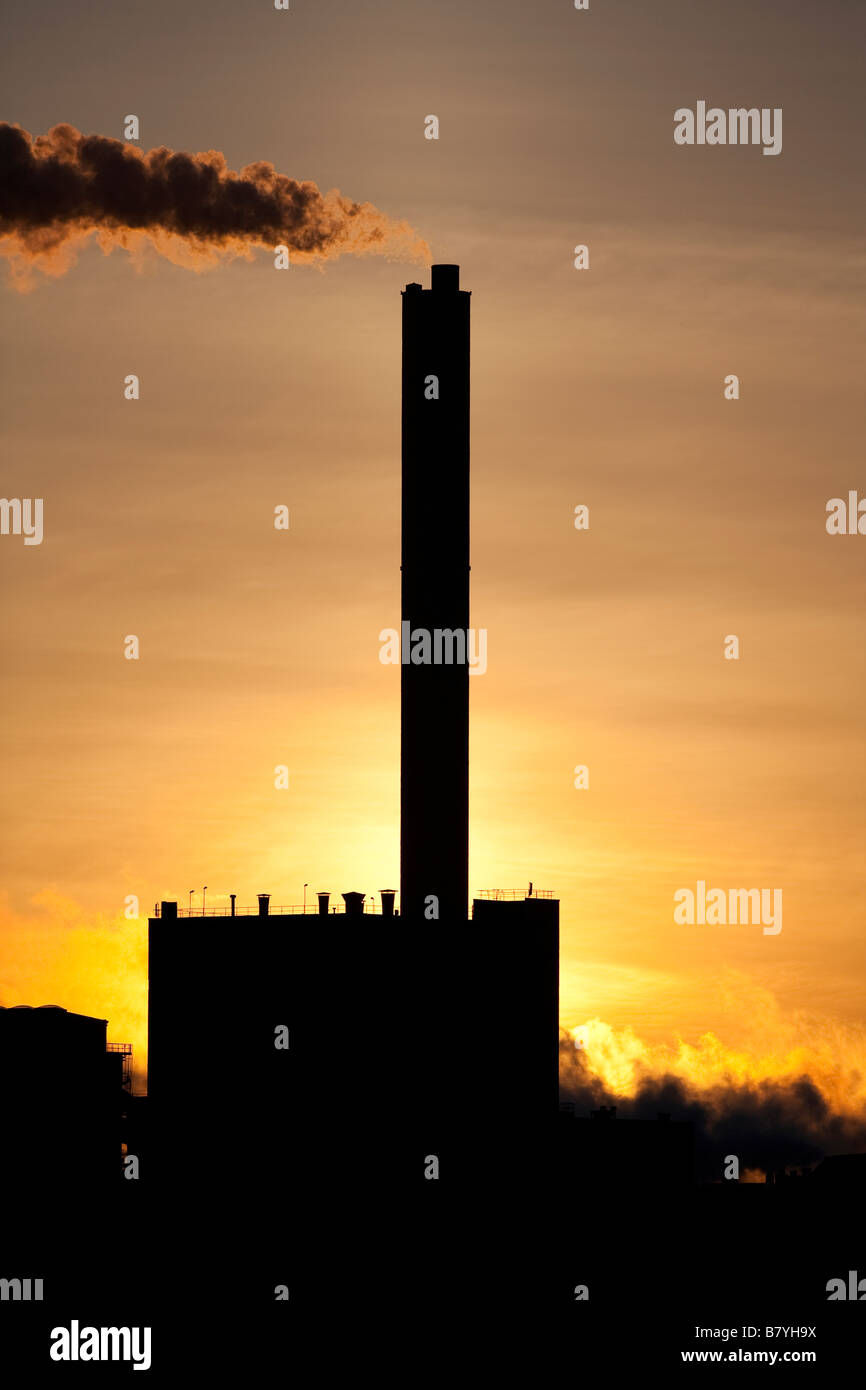 Silhouette of Stora-Enso paper mill at Nuottasaari Oulu Finland at dawn ...