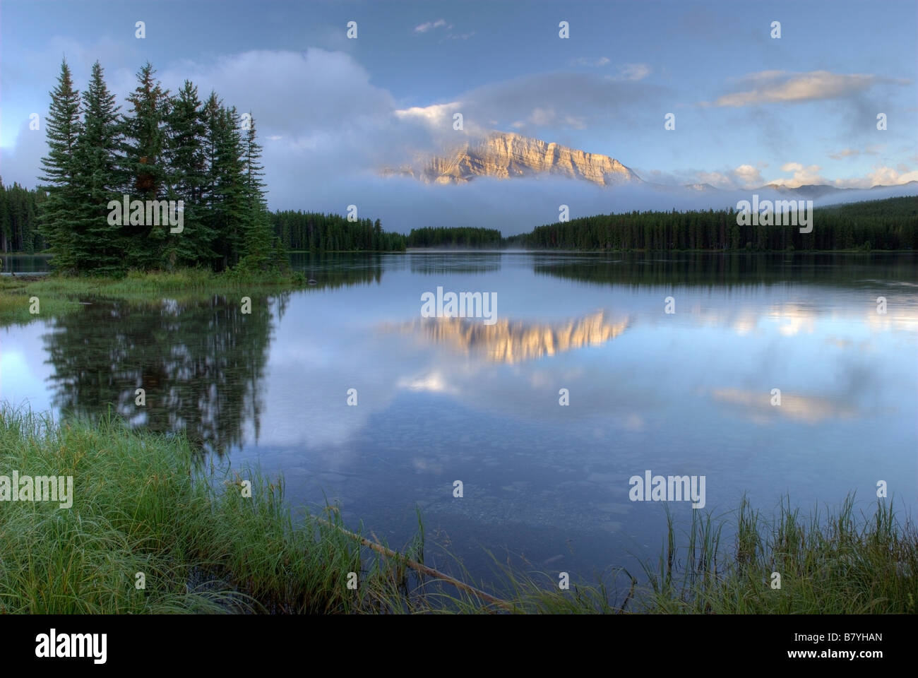 Two Jack Lake, Banff National Park, Alberta, Canada Stock Photo - Alamy