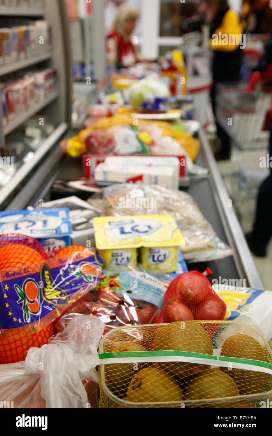 cashpoint in a supermarket Stock Photo - Alamy