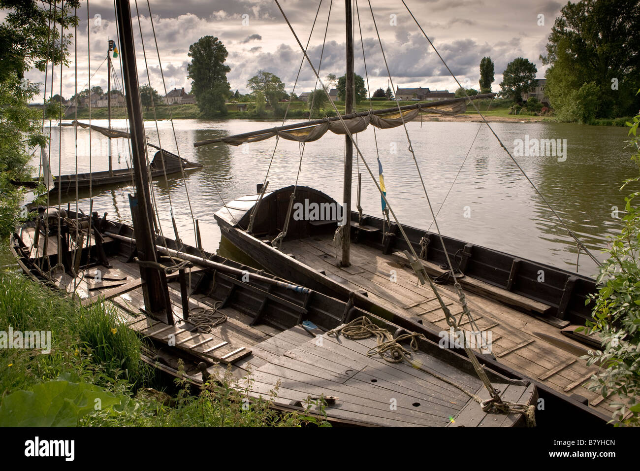 Traditional boat on loire river hi-res stock photography and images - Alamy