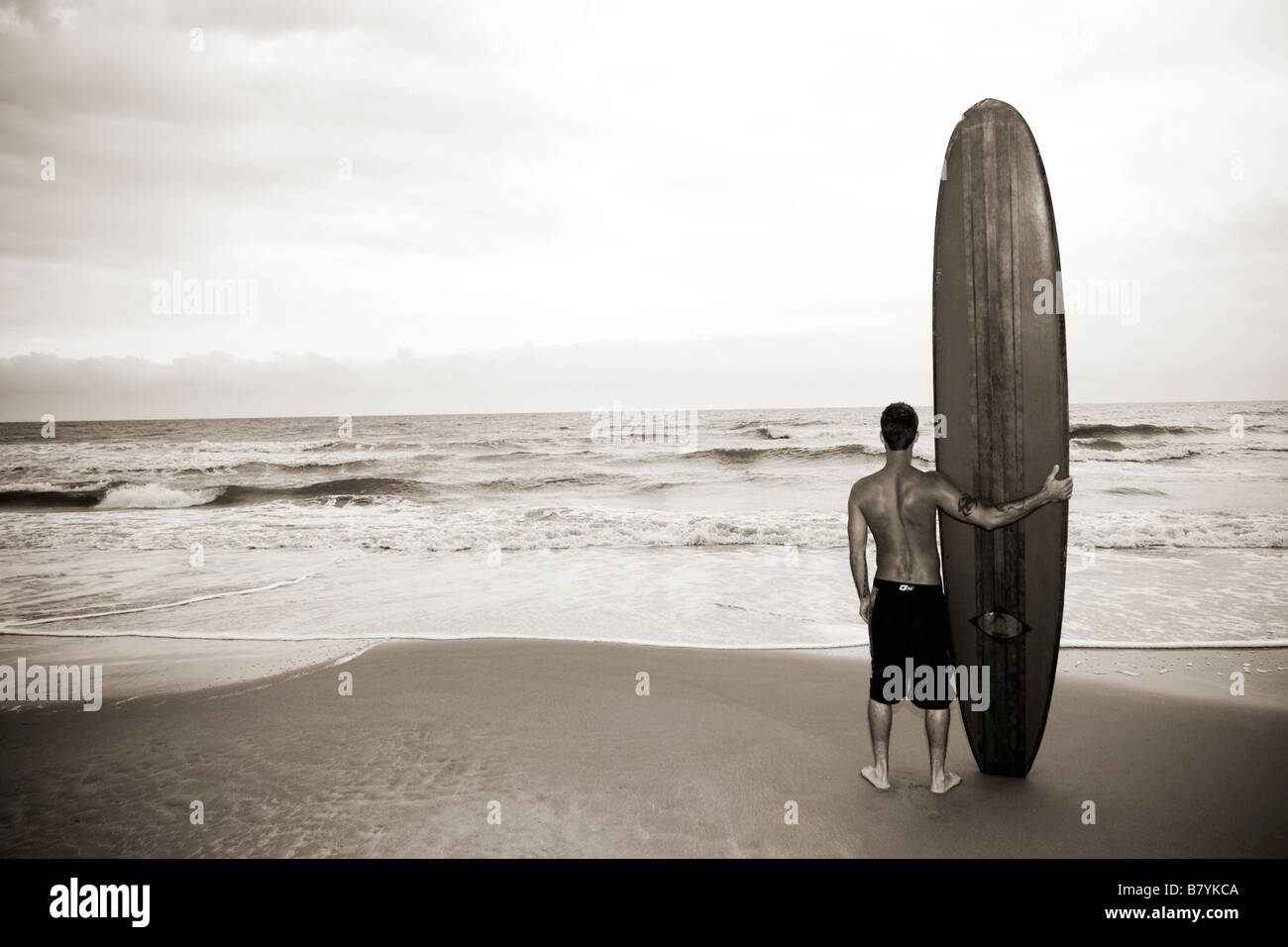 Man checking surfboard hi-res stock photography and images - Alamy